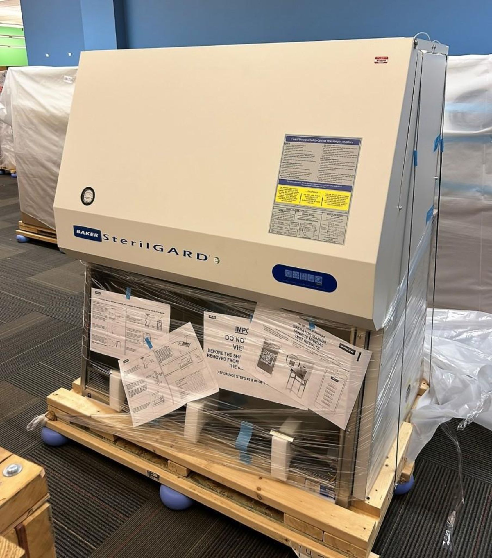 Baker Company SG404 SterilGARD Class II Type A2 Biological Safety ...