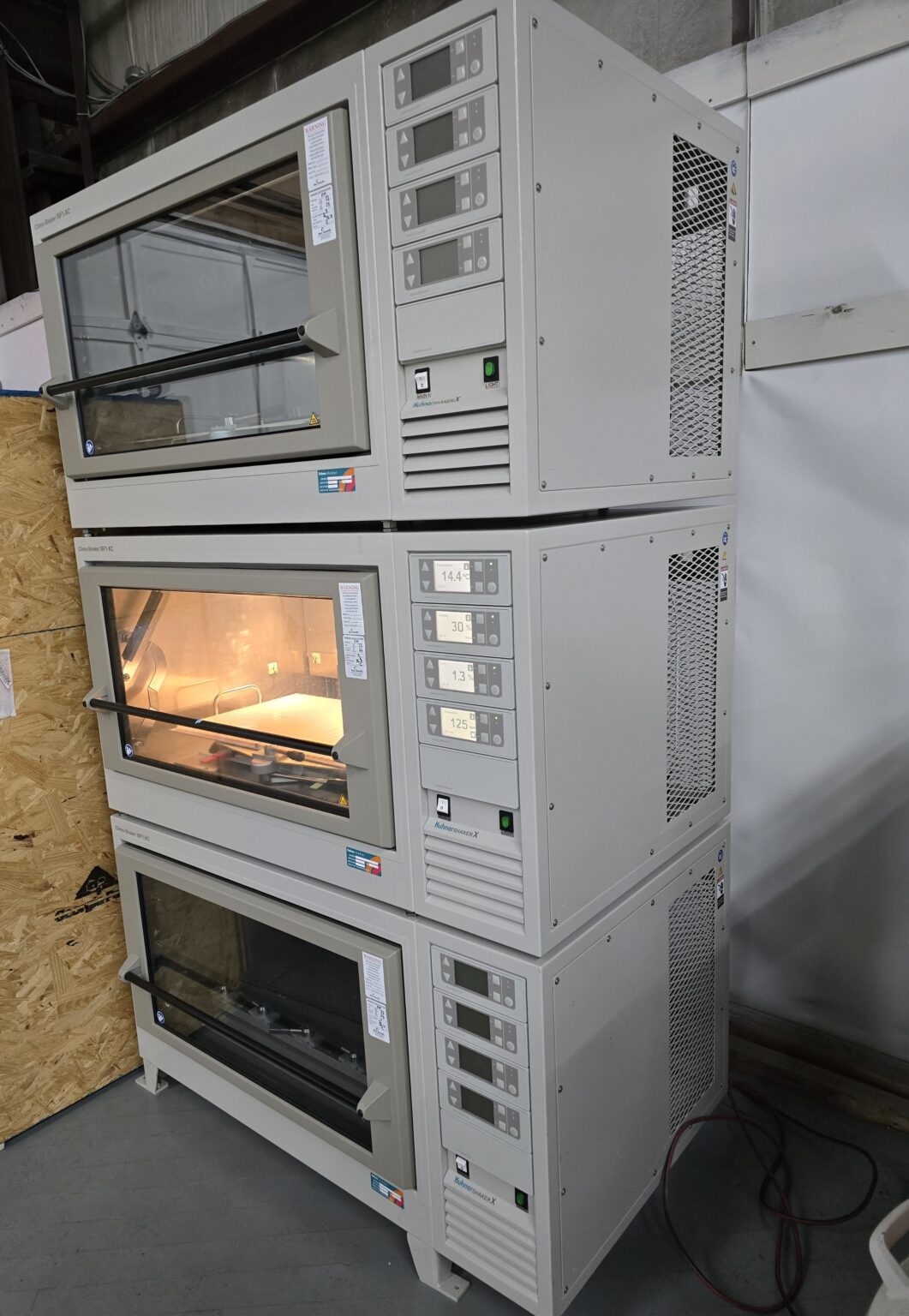 Kuhner Triple Stack Incubator Shaker ISF1-XC with CO2 Humidity Cooling ...